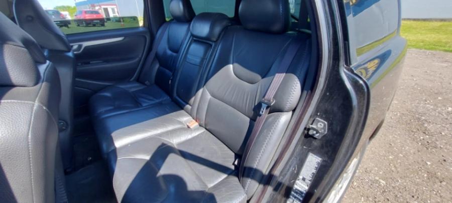 Melns Volvo V70 2004 Rīga, ar dzinēja tilpumu 2.40 L un nobraukumu 383 tūkst. km par 2350 €, foto 23 vietnē AUTOMOTO.COM.LV