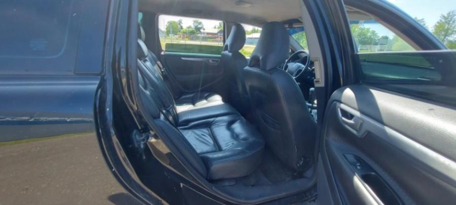 Melns Volvo V70 2004 Rīga, ar dzinēja tilpumu 2.40 L un nobraukumu 383 tūkst. km par 2350 €, foto 26 vietnē AUTOMOTO.COM.LV