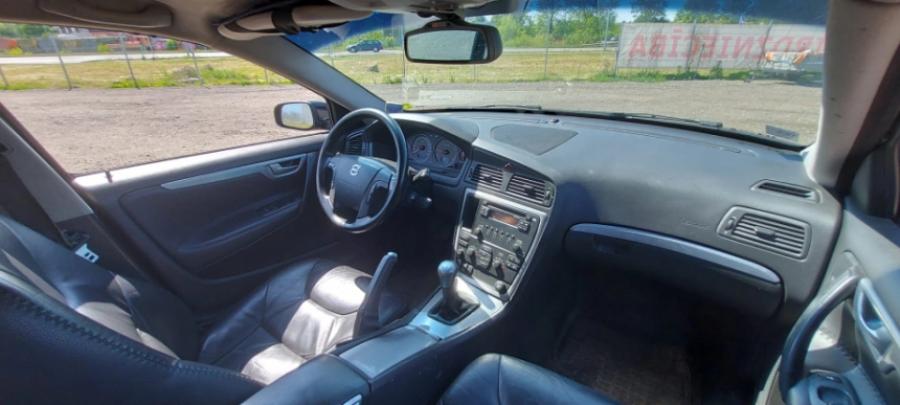 Melns Volvo V70 2004 Rīga, ar dzinēja tilpumu 2.40 L un nobraukumu 383 tūkst. km par 2350 €, foto 27 vietnē AUTOMOTO.COM.LV