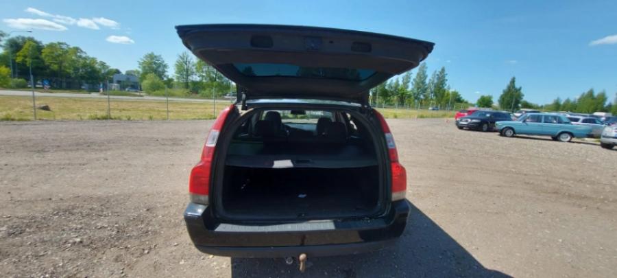Melns Volvo V70 2004 Rīga, ar dzinēja tilpumu 2.40 L un nobraukumu 383 tūkst. km par 2350 €, foto 29 vietnē AUTOMOTO.COM.LV