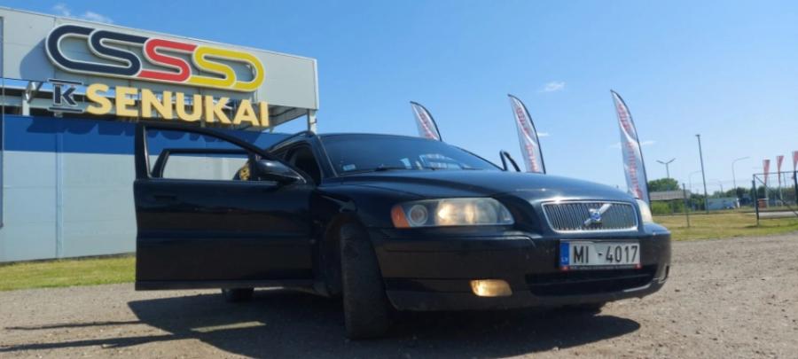 Melns Volvo V70 2004 Rīga, ar dzinēja tilpumu 2.40 L un nobraukumu 383 tūkst. km par 2350 €, foto 34 vietnē AUTOMOTO.COM.LV