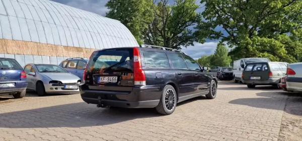 Melns Volvo V70 2004 Valmiera, ar dzinēja tilpumu 2.40 L un nobraukumu 307 tūkst. km par 1600 €, foto 3 vietnē AUTOMOTO.COM.LV