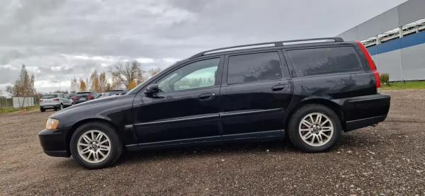 Melns Volvo V70 2004 Daugavpils, ar dzinēja tilpumu 2.40 L un nobraukumu 383 tūkst. km par 2250 €, foto 2 vietnē AUTOMOTO.COM.LV