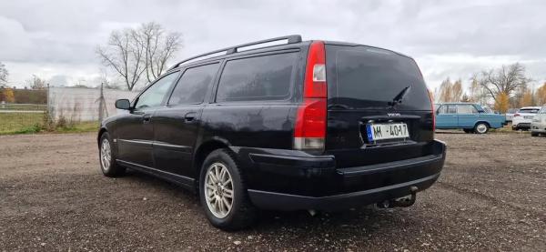 Melns Volvo V70 2004 Daugavpils, ar dzinēja tilpumu 2.40 L un nobraukumu 383 tūkst. km par 2250 €, foto 3 vietnē AUTOMOTO.COM.LV