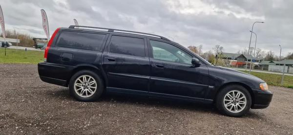 Melns Volvo V70 2004 Daugavpils, ar dzinēja tilpumu 2.40 L un nobraukumu 383 tūkst. km par 2250 €, foto 6 vietnē AUTOMOTO.COM.LV
