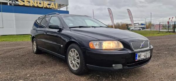 Melns Volvo V70 2004 Daugavpils, ar dzinēja tilpumu 2.40 L un nobraukumu 383 tūkst. km par 2250 €, foto 7 vietnē AUTOMOTO.COM.LV