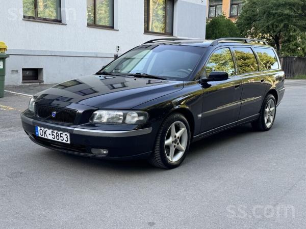 Black Volvo V70 2004 in Riga, with an engine capacity of 2.40 L and mileage of 280 thousand km for 1600 €, photo 1 on AUTOMOTO.COM.LV