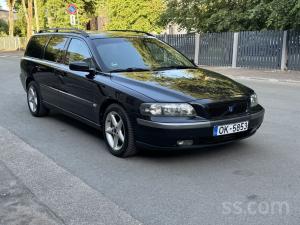 Black Volvo V70 2004 in Riga, with an engine capacity of 2.40 L and mileage of 280 thousand km for 1600 €, photo 3 on AUTOMOTO.COM.LV