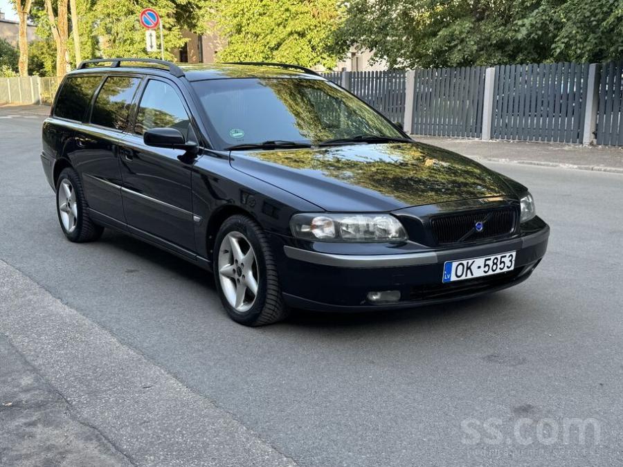 Black Volvo V70 2004 in Riga, with an engine capacity of 2.40 L and mileage of 280 thousand km for 1600 €, photo 3 on AUTOMOTO.COM.LV