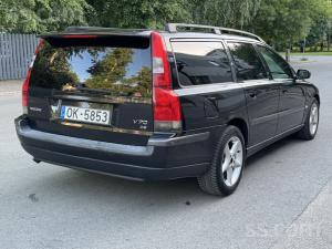 Black Volvo V70 2004 in Riga, with an engine capacity of 2.40 L and mileage of 280 thousand km for 1600 €, photo 4 on AUTOMOTO.COM.LV