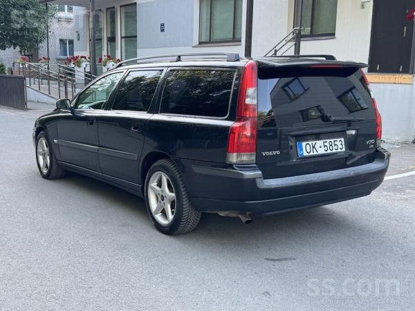 Black Volvo V70 2004 in Riga, with an engine capacity of 2.40 L and mileage of 280 thousand km for 1600 €, photo 4 on AUTOMOTO.COM.LV