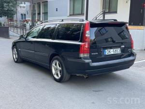 Black Volvo V70 2004 in Riga, with an engine capacity of 2.40 L and mileage of 280 thousand km for 1600 €, photo 5 on AUTOMOTO.COM.LV