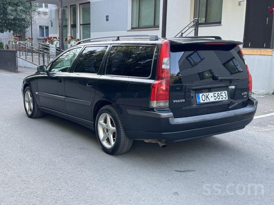 Black Volvo V70 2004 in Riga, with an engine capacity of 2.40 L and mileage of 280 thousand km for 1600 €, photo 5 on AUTOMOTO.COM.LV