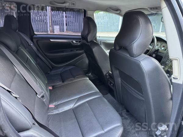 Black Volvo V70 2004 in Riga, with an engine capacity of 2.40 L and mileage of 280 thousand km for 1600 €, photo 6 on AUTOMOTO.COM.LV