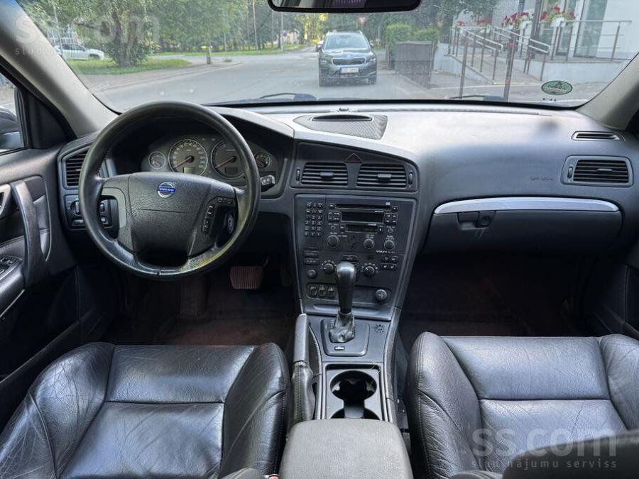 Black Volvo V70 2004 in Riga, with an engine capacity of 2.40 L and mileage of 280 thousand km for 1600 €, photo 9 on AUTOMOTO.COM.LV