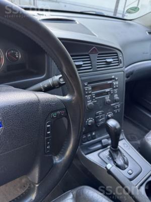 Black Volvo V70 2004 in Riga, with an engine capacity of 2.40 L and mileage of 280 thousand km for 1600 €, photo 10 on AUTOMOTO.COM.LV