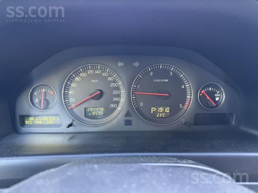 Black Volvo V70 2004 in Riga, with an engine capacity of 2.40 L and mileage of 280 thousand km for 1600 €, photo 14 on AUTOMOTO.COM.LV