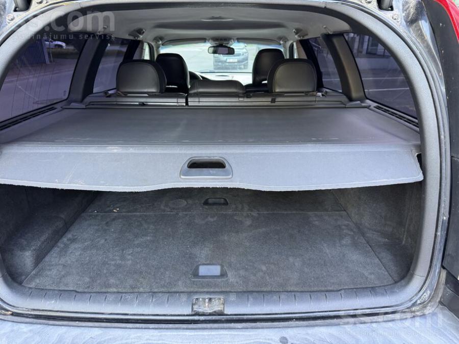 Black Volvo V70 2004 in Riga, with an engine capacity of 2.40 L and mileage of 280 thousand km for 1600 €, photo 15 on AUTOMOTO.COM.LV