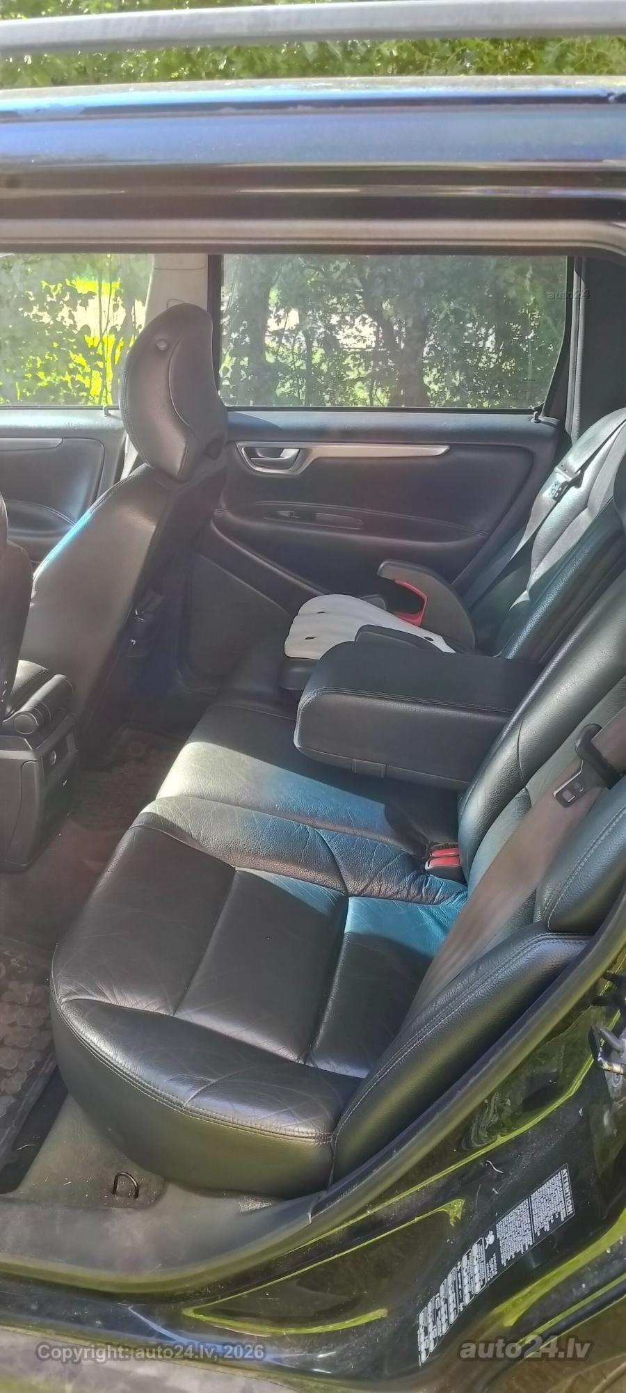 Black Volvo V70 2004 in Tartu, with an engine capacity of 2.40 L and mileage of 423 thousand km for 2300 €, photo 4 on AUTOMOTO.COM.LV