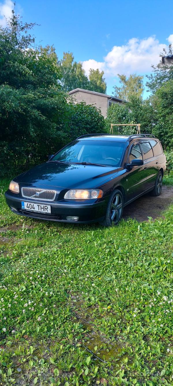 Black Volvo V70 2004 in Tartu, with an engine capacity of 2.40 L and mileage of 423 thousand km for 2300 €, photo 4 on AUTOMOTO.COM.LV