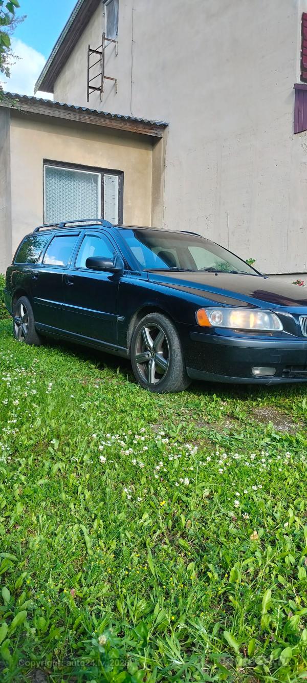Black Volvo V70 2004 in Tartu, with an engine capacity of 2.40 L and mileage of 423 thousand km for 2300 €, photo 5 on AUTOMOTO.COM.LV