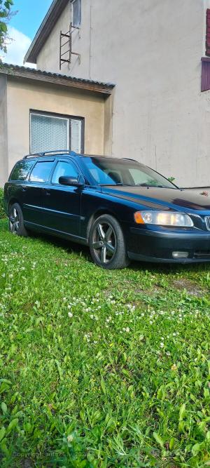 Black Volvo V70 2004 in Tartu, with an engine capacity of 2.40 L and mileage of 423 thousand km for 2300 €, photo 6 on AUTOMOTO.COM.LV