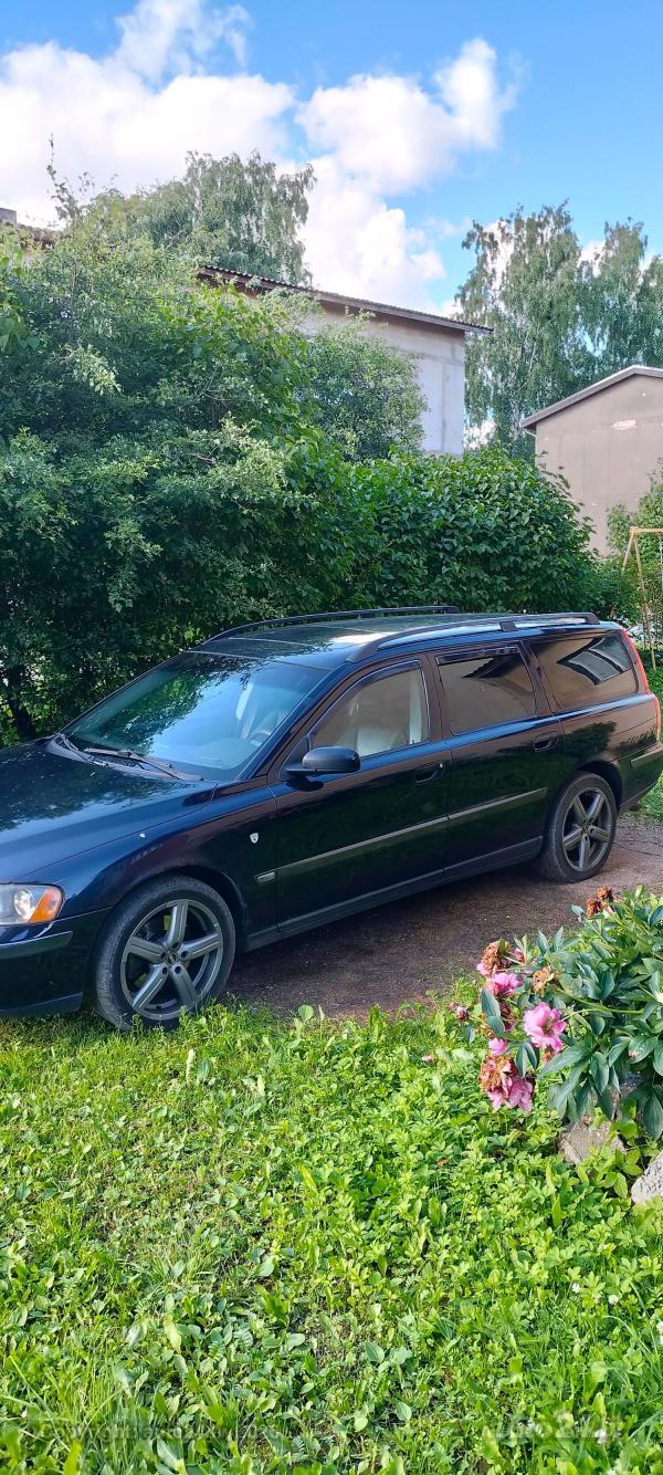 Black Volvo V70 2004 in Tartu, with an engine capacity of 2.40 L and mileage of 423 thousand km for 2300 €, photo 7 on AUTOMOTO.COM.LV