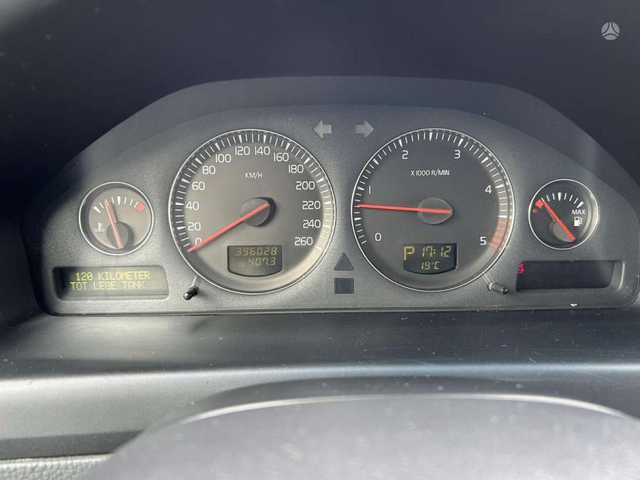 Черный Вольво В70 2004 в Алитус, объемом двигателя 2.40 л и пробегом 391 тыс. км за 1500 €, фото 18 на AUTOMOTO.COM.LV