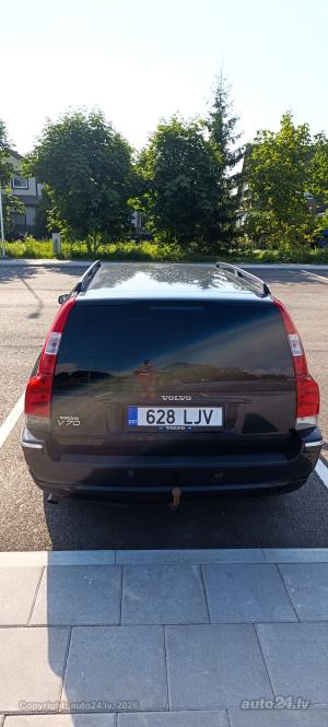 Melns Volvo V70 2004 Narva, ar dzinēja tilpumu 2.40 L un nobraukumu 400 tūkst. km par 1490 €, foto 9 vietnē AUTOMOTO.COM.LV