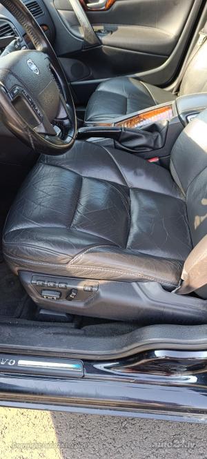 Melns Volvo V70 2004 Narva, ar dzinēja tilpumu 2.40 L un nobraukumu 400 tūkst. km par 1490 €, foto 12 vietnē AUTOMOTO.COM.LV