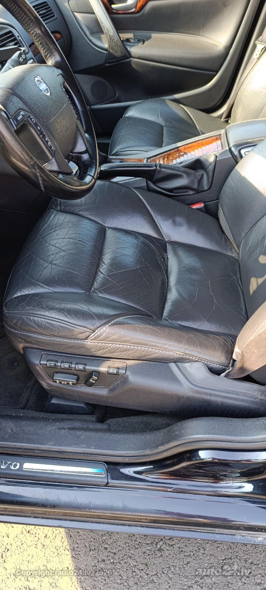 Melns Volvo V70 2004 Narva, ar dzinēja tilpumu 2.40 L un nobraukumu 400 tūkst. km par 1490 €, foto 12 vietnē AUTOMOTO.COM.LV