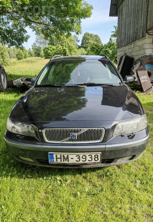 Черный Вольво В70 2004 в Цесис, объемом двигателя 2.40 л и пробегом 428 тыс. км за 800 €, фото 1 на AUTOMOTO.COM.LV