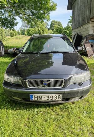 Melns Volvo V70 2004 Cēsis, ar dzinēja tilpumu 2.40 L un nobraukumu 428 tūkst. km par 800 €, foto  vietnē AUTOMOTO.COM.LV