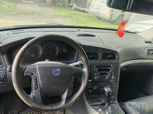Black Volvo V70 2004 in Cesis, with an engine capacity of 2.40 L and mileage of 428 thousand km for 800 €, photo 8 on AUTOMOTO.COM.LV