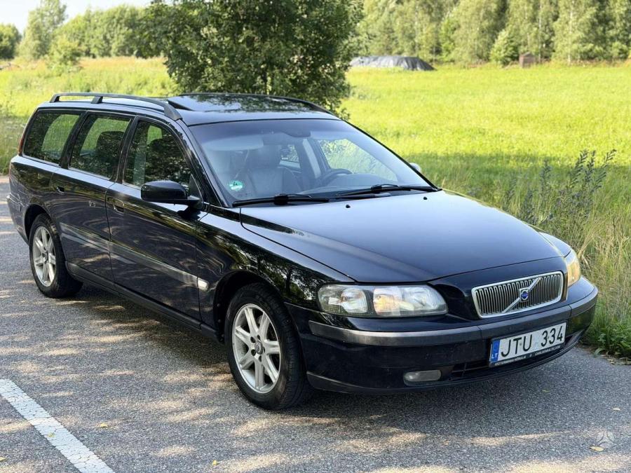 Черный Вольво В70 2004 в Шальчининкай, объемом двигателя 2.40 л и пробегом 500 тыс. км за 1450 €, фото 4 на AUTOMOTO.COM.LV
