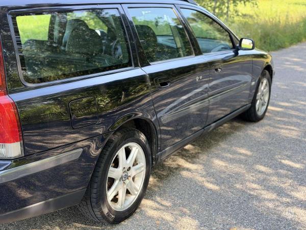 Melns Volvo V70 2004 Šalčininkai, ar dzinēja tilpumu 2.40 L un nobraukumu 500 tūkst. km par 1450 €, foto 5 vietnē AUTOMOTO.COM.LV