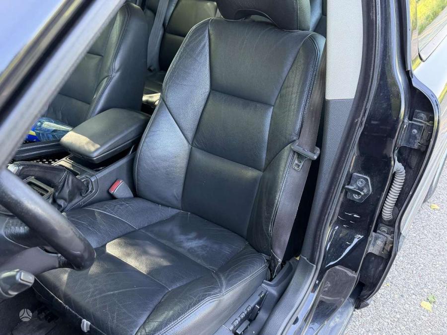 Черный Вольво В70 2004 в Шальчининкай, объемом двигателя 2.40 л и пробегом 500 тыс. км за 1450 €, фото 12 на AUTOMOTO.COM.LV