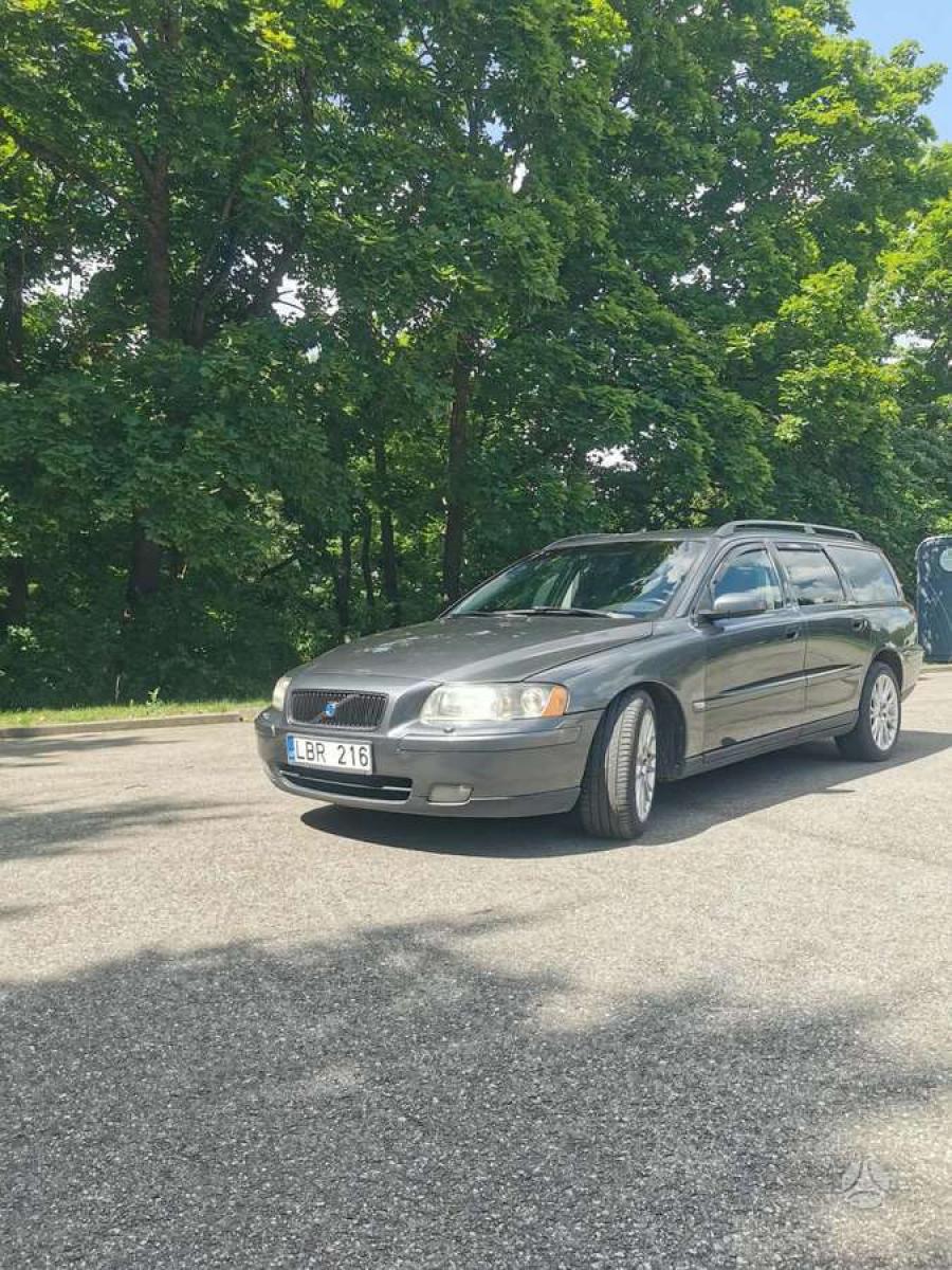 Melns Volvo V70 2004 Kauņa, ar dzinēja tilpumu 2.40 L un nobraukumu 374 tūkst. km par 2200 €, foto 4 vietnē AUTOMOTO.COM.LV