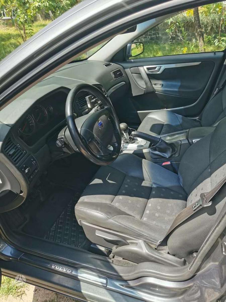 Melns Volvo V70 2004 Kauņa, ar dzinēja tilpumu 2.40 L un nobraukumu 374 tūkst. km par 2200 €, foto 12 vietnē AUTOMOTO.COM.LV
