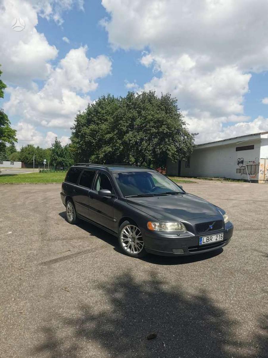 Melns Volvo V70 2004 Kauņa, ar dzinēja tilpumu 2.40 L un nobraukumu 374 tūkst. km par 2200 €, foto 19 vietnē AUTOMOTO.COM.LV
