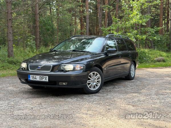 Black Volvo V70 2004 in Tallinn, with an engine capacity of 2.40 L and mileage of 294 thousand km for 2000 €, photo 1 on AUTOMOTO.COM.LV