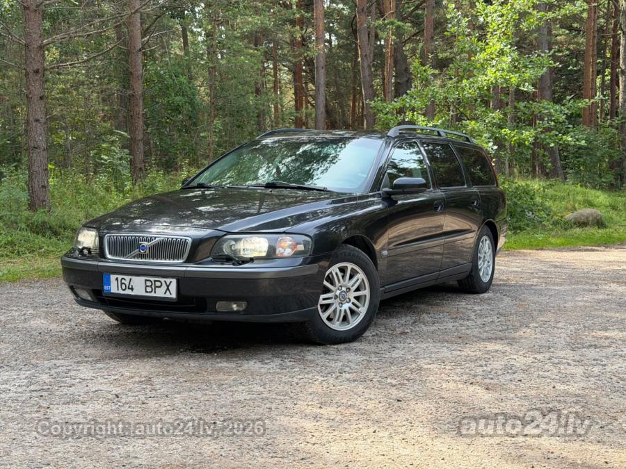 Black Volvo V70 2004 in Tallinn, with an engine capacity of 2.40 L and mileage of 294 thousand km for 2000 €, photo 1 on AUTOMOTO.COM.LV