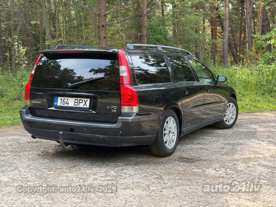 Black Volvo V70 2004 in Tallinn, with an engine capacity of 2.40 L and mileage of 294 thousand km for 2000 €, photo 3 on AUTOMOTO.COM.LV