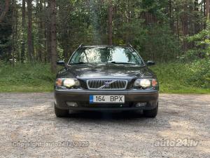 Black Volvo V70 2004 in Tallinn, with an engine capacity of 2.40 L and mileage of 294 thousand km for 2000 €, photo 4 on AUTOMOTO.COM.LV