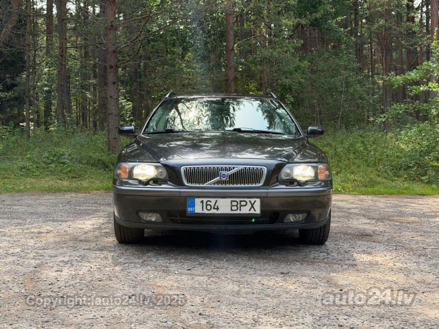 Black Volvo V70 2004 in Tallinn, with an engine capacity of 2.40 L and mileage of 294 thousand km for 2000 €, photo 4 on AUTOMOTO.COM.LV