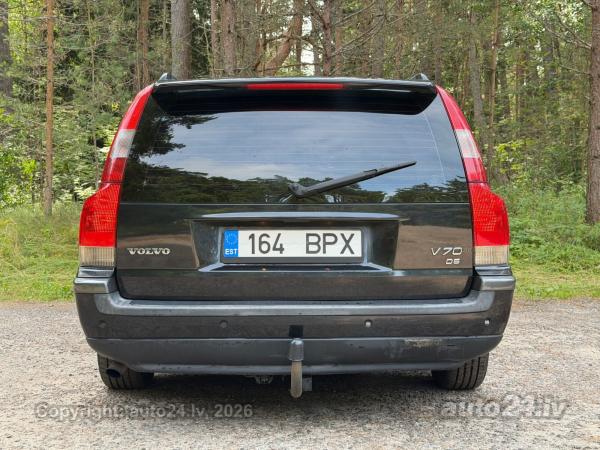 Black Volvo V70 2004 in Tallinn, with an engine capacity of 2.40 L and mileage of 294 thousand km for 2000 €, photo 4 on AUTOMOTO.COM.LV