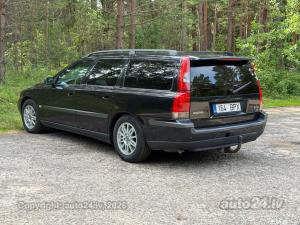 Black Volvo V70 2004 in Tallinn, with an engine capacity of 2.40 L and mileage of 294 thousand km for 2000 €, photo 6 on AUTOMOTO.COM.LV