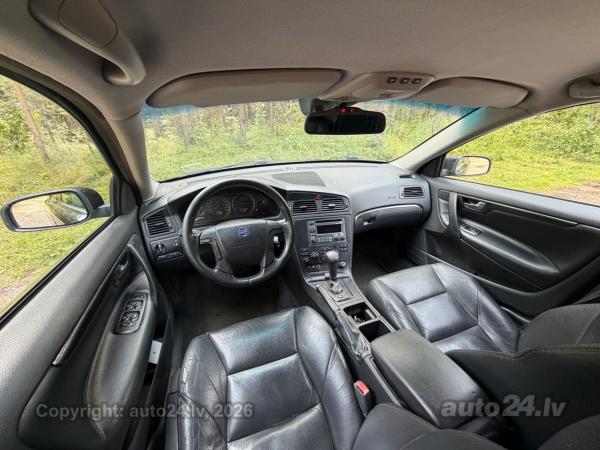 Black Volvo V70 2004 in Tallinn, with an engine capacity of 2.40 L and mileage of 294 thousand km for 2000 €, photo 6 on AUTOMOTO.COM.LV