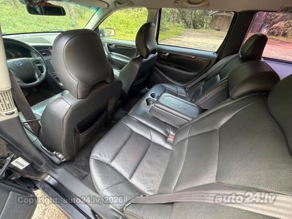 Black Volvo V70 2004 in Tallinn, with an engine capacity of 2.40 L and mileage of 294 thousand km for 2000 €, photo 7 on AUTOMOTO.COM.LV