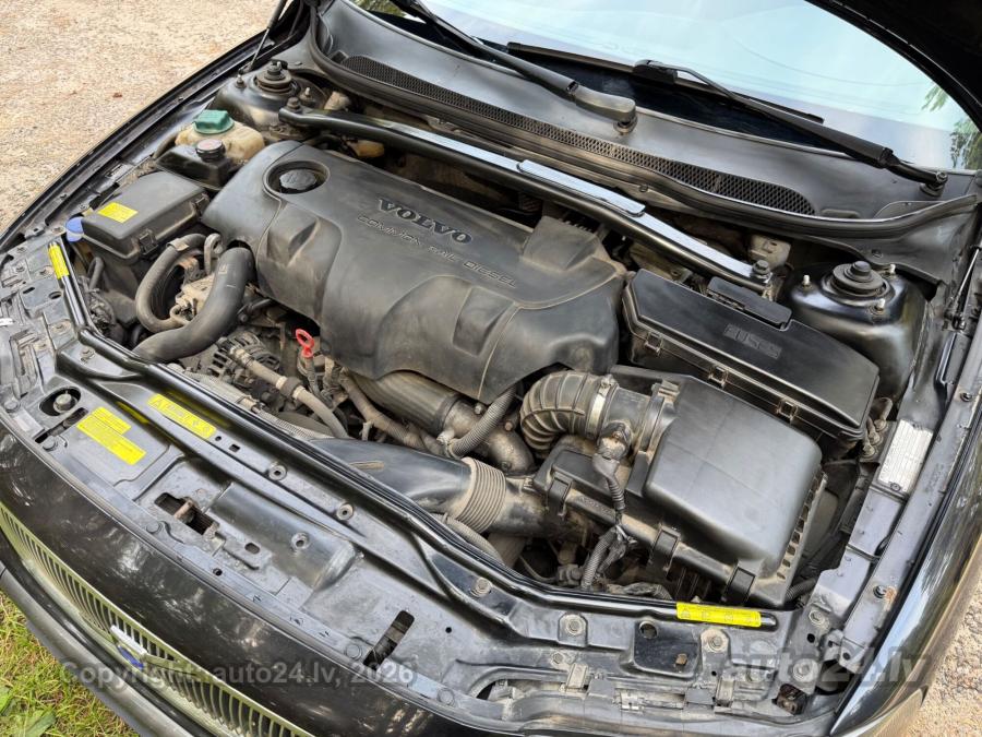 Black Volvo V70 2004 in Tallinn, with an engine capacity of 2.40 L and mileage of 294 thousand km for 2000 €, photo 10 on AUTOMOTO.COM.LV